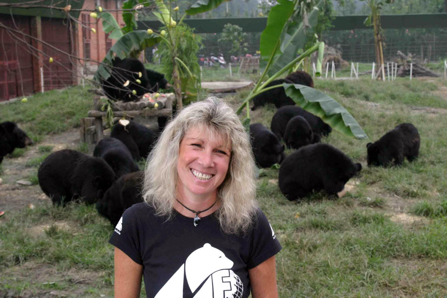 Helpt met het steunen van het ergste dierenleed.